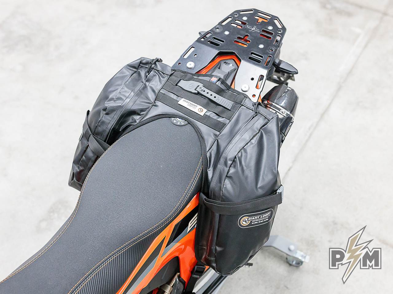 Giant Loop Mojavi saddlebags on KTM 690 Enduro - Perunmoto