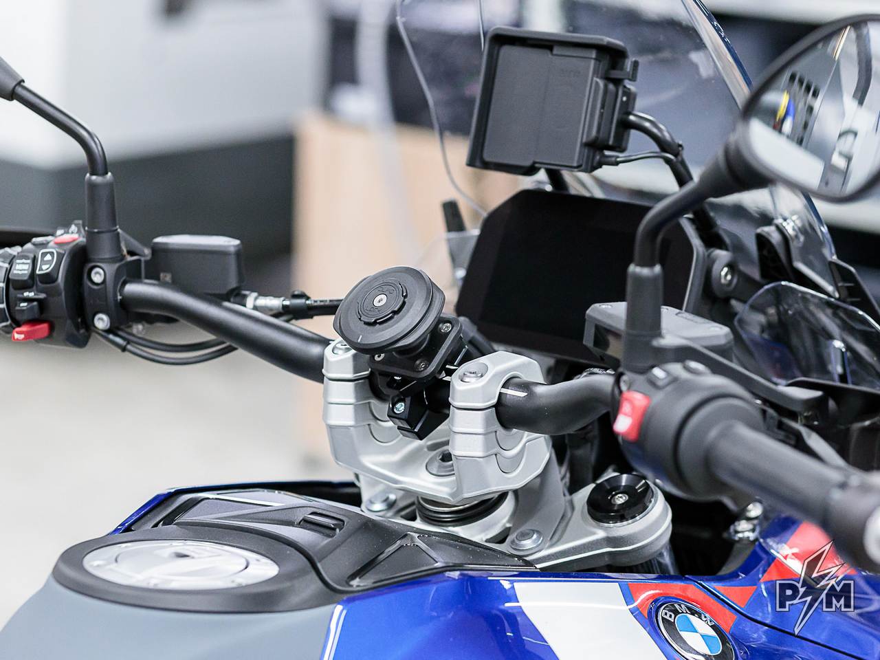 Quadlock phone mount on BMW R 1300 GS - Perunmoto